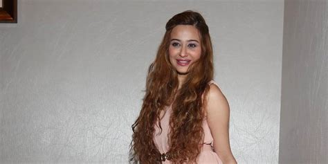 Neha Mehta Shakuntala Langsung Kepincut Batik Indonesia Kapanlagi Com