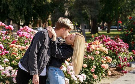 21 Different Types Of Kisses To Express Your Love In A Relationship