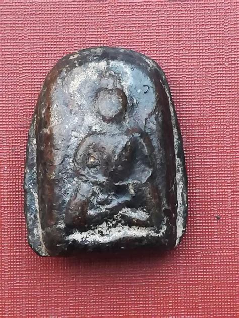 หลวงปู่บุญ วัดกลางบางแก้ว เนื้อผงยาจินดามณี พิมพ์ซุ้มเว้า Ennxo