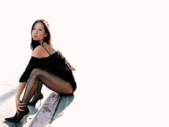 Lucy Liu Elementary Legs