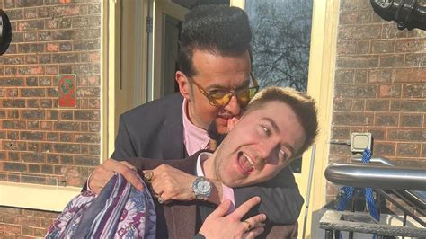 Евгени Минчев върти гадже модел