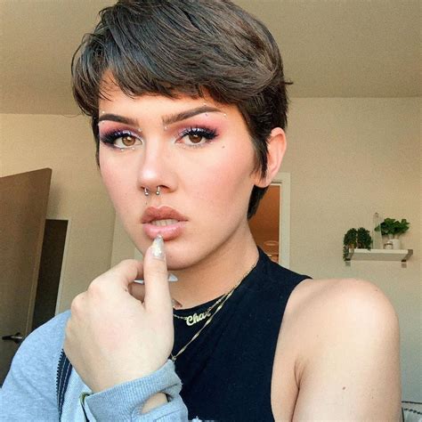 Daisy Taylor S Instagram Twitter Facebook On Idcrawl