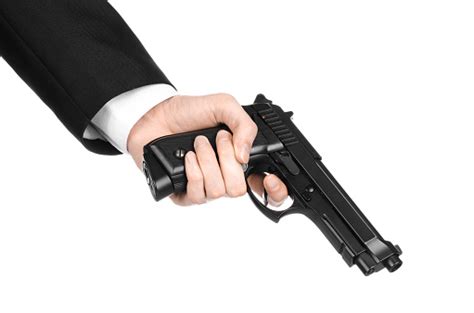 총기 및 보안 주제 스튜디오에서 고립 된 흰색 배경에 총을 들고 검은 양복에 남자 겨냥에 대한 스톡 사진 및 기타 이미지 겨냥 경호 권총 Istock