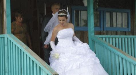 Коли я вийшла заміж і поїхала до Німеччини мама залишилася у брата Але незабаром вона