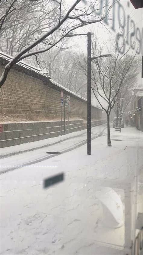 김희영주얼리 골드 디자이너주얼리숍 2011년 콜렉션을 위해 만들었던 웹사이트를 2018년 숍으로 리뉴얼하면서 현재까지 꾸준히 관리하고 있어요 홈 화면을 기준으로