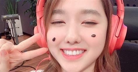 전현무와 열애설 이혜성 아나 귀염 미모 일상 화제