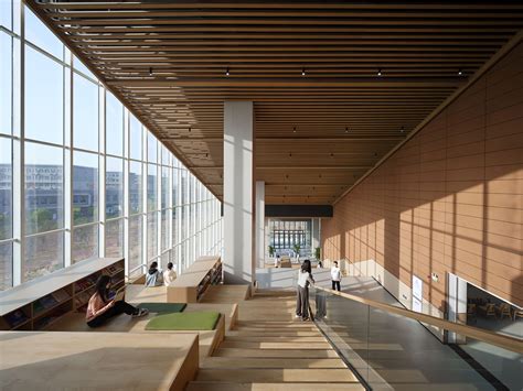 Luohe Food Vocational College Library Information Comprehensive