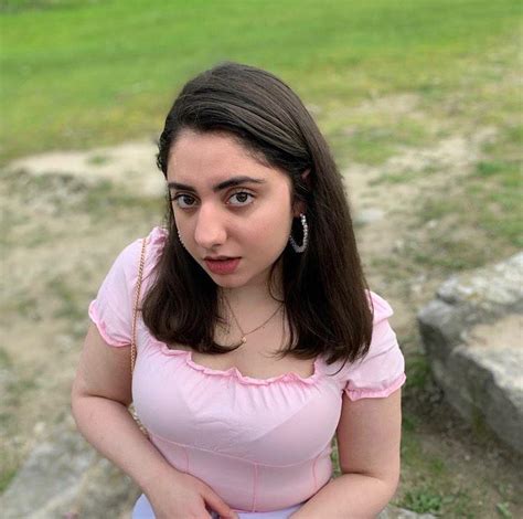 Haniya R Worldofactress