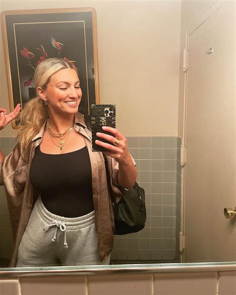 Tori Kelly Scrolller