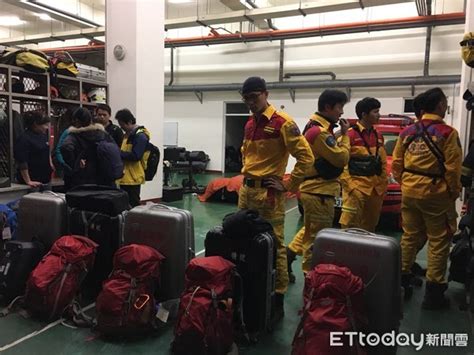 花蓮7級強震！高雄特搜隊深夜出動 22人2搜救犬火速挺進災區 Ettoday寵物雲 Ettoday新聞雲