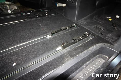 쌍용 코란도 투리스모 투리스모 바닥 모노륨 장판 시공 레일 연장 개조 2열 의자가 돌아가는 회전 시트 2열 좌우 몰기 시트 개조 자동차 실내 튜닝 서울