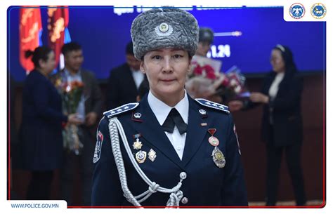 Цагдаагийн хурандаа цолыг таван эмэгтэй алба хаагчид олгожээ Hunnu Mn