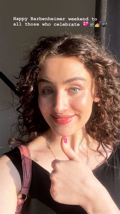 Olivia R Reactgirls1