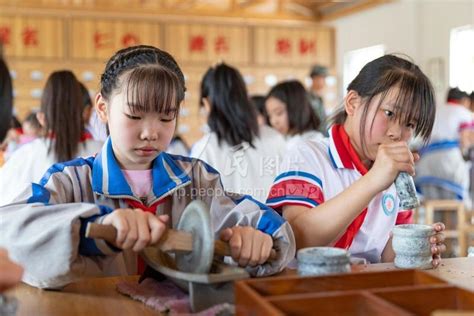 江西庐山感受中医药文化 人民图片网