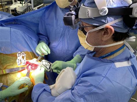 Uois Dr Andrew Green Becomes First Surgeon In New England To Use