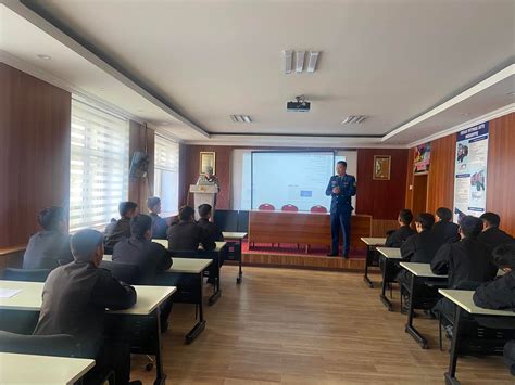 Сургалт зохион Баянзүрх дүүргийн Онцгой байдлын хэлтэс