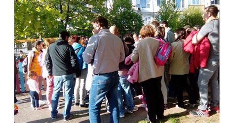 Родители се обявиха срещу сливането на две детски градини в столицата