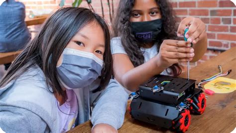 Robot Mbot Mega Makeblock điều Khiển Từ Xa Giúp Trẻ Học Thông Qua Chơi