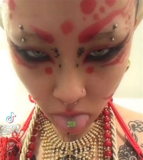 Pin Auf Circus Alien Makeup Explosion🍗🧪