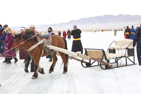 “Мөнгөлөг шагшуурга” Хар ус нуурын мөсний баяр эхэллээ