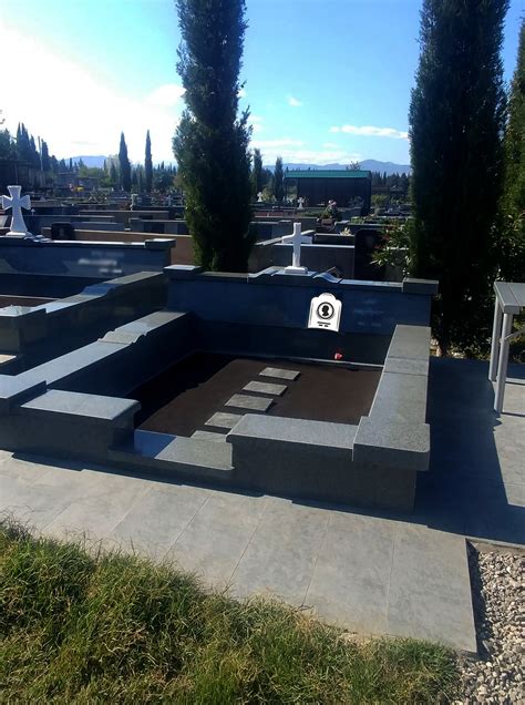 სასაფლაოს მოწყობაზე ფასდაკლება ქუთაისის კურსების გრანიტი