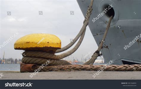 Moored Ship Swinging On Waves Moving Foto Stock 1851968893 Shutterstock