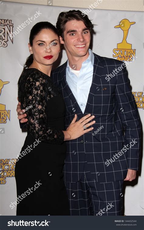 Rj Mitte Girlfriend