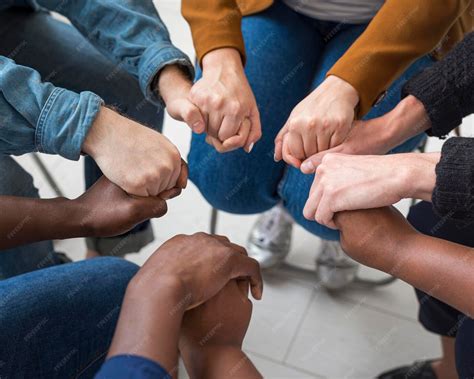 Free Photo Close Up People Holding Hands