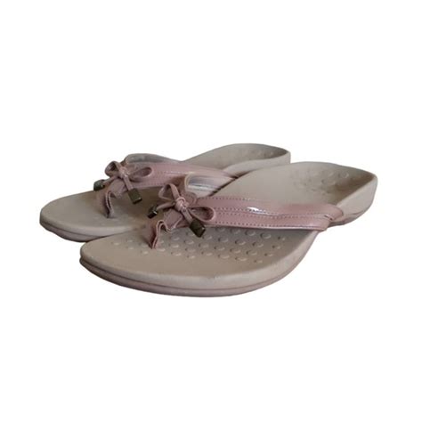 Vionic Shoes Vionic Bella X Macaroon Patent Bow Thong Flat Sandals