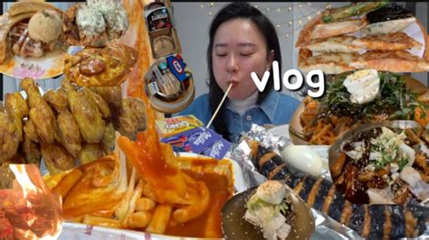 먹방 브이로그 ☃️신전김밥 허니콤보 나폴리탄 크림베이컨 오므라이스 눈꽃치즈돈까스 짜떡 쫄면 창화당 밀카무 꼬북칩 솔티카라멜치즈