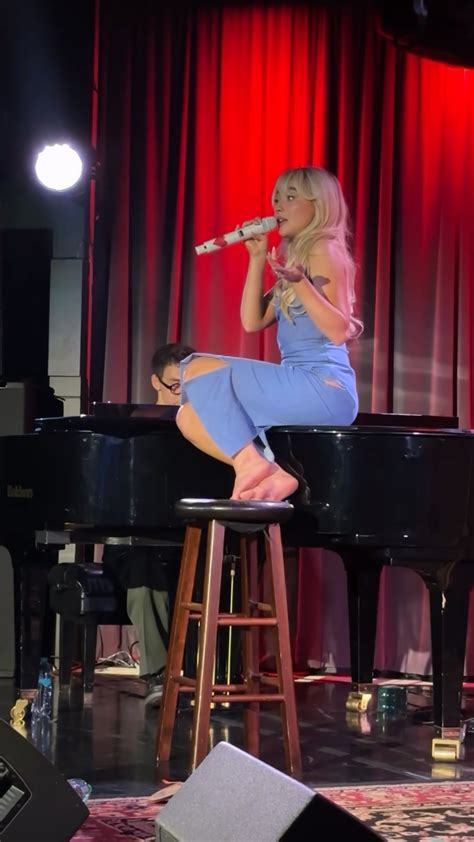 Sabrina Carpenters Feet