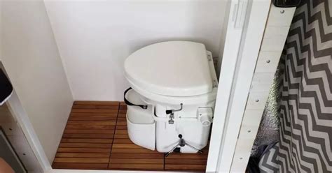 How Does A Composting Toilet Work In A Tiny House Must Know