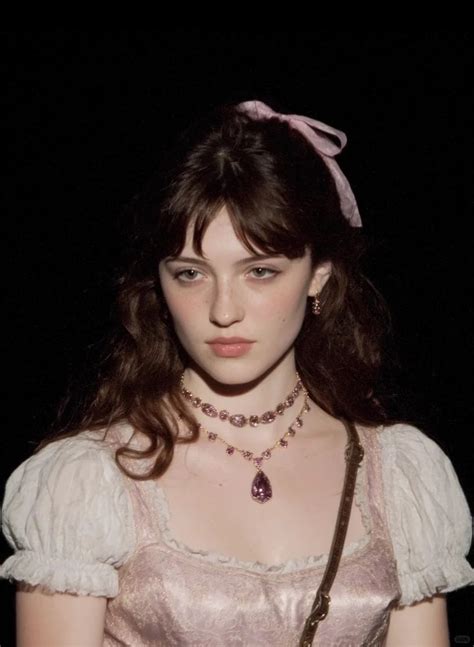 Ghim của Dfn trên the board trong 2025 Khuôn mặt nữ Nghệ thuật Nhật ký nghệ thuật