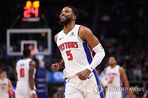 [nba] 떠돌이 신세→최고의 3점 슈터 극적인 반전 드라마 Fa 대박까지 유력