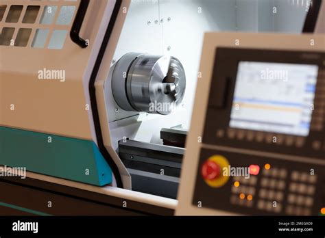 cnc lathe turning machine with spinning spindle selective focus stock