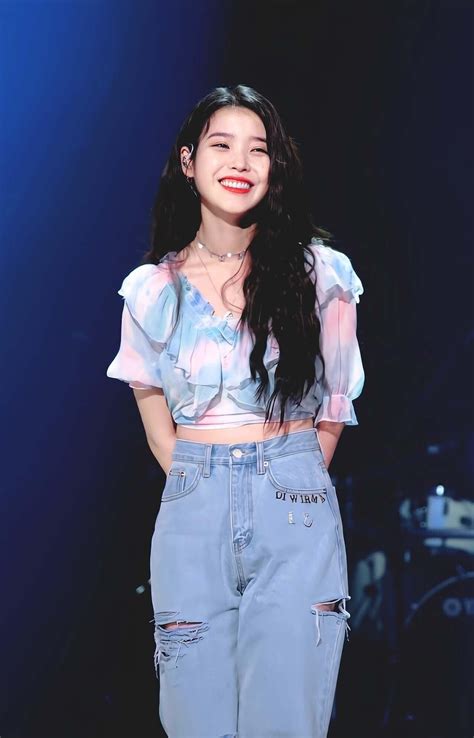 아이유 함박웃음 여자 연예인 에펨코리아