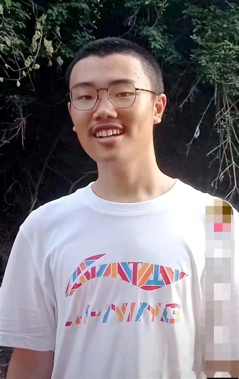 胡鑫宇事件疑点解析：这或许是胡鑫宇衣服反穿的原因 知乎