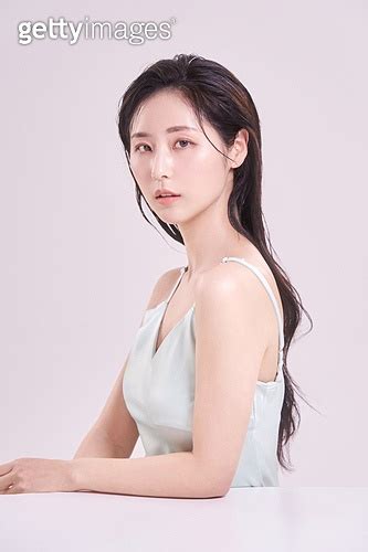 대한민국 청년 성인 뷰티 의료성형뷰티 주제 웨트헤어 웨트헤어 헤어스타일 이미지 Jv12711329