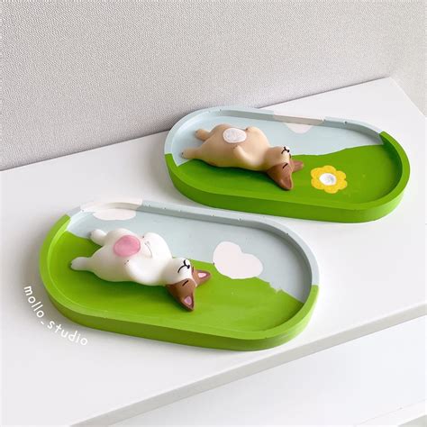 김포 제스모나이트 글라스아트 공방 몰로 몰로에서는 에코오브제도 만들고 귀여운 캔들도 만들고 있어요🐾 잔디밭에 누워 낮잠자는 강아지들 강아지들이 배보이며 자는거 어떤