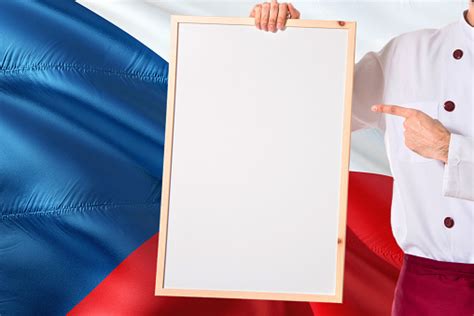 체코 공화국 국기 배경에 빈 화이트 보드 메뉴를 들고 체코 요리사 텍스트에 대 한 균일 한 포인팅 공간을 착용 요리 고급 요리에 대한 스톡 사진 및 기타 이미지 Istock