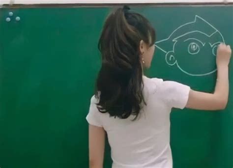 C Gi O Xinh Nh Hotgirl Ang Gi Ng B I Nh Ng Ai C Ng S C N Ng Khi Nh N Xu Ng Chi C Qu N C