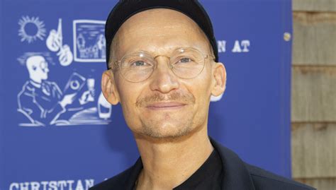 Spøgelser Følger Med Købet Christian Stadil 53 Afslører Uhyggelige