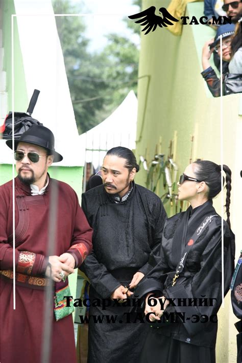 Жүжигчин О Дөлгөөн хоёр ахтайгаа наадав ТАС МН