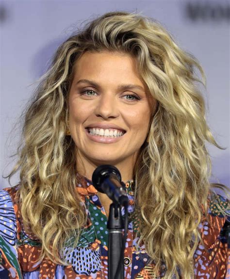 The 25 Hottest Women With Long Curly Hair With Photos