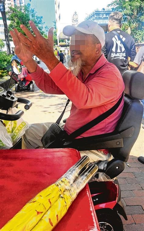 Tissue Auntie Claims One Legged Uncle Poured Coffee On Her In Waterloo