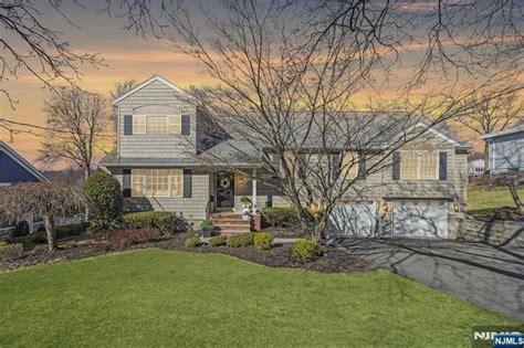 20 Rockledge Pl Cedar Grove Nj 07009 Mls 25008794 50 Photos Movoto