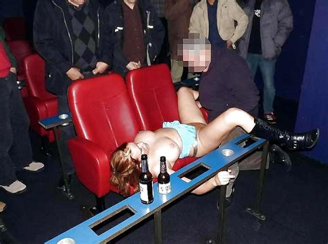 She S Comfortable Scrolller