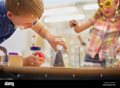 Primary Babebabe And Girl Doing Test Tube Experiment In Classroom Stock Photo Alamy