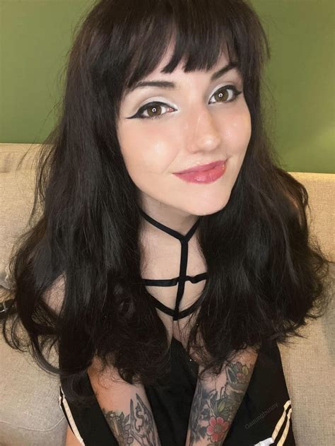 I Always Look So Smug When He Gives Me A Facial Rcumdumpsters