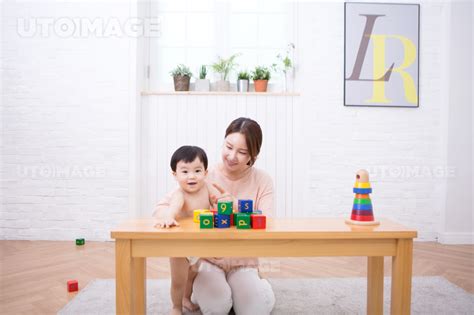 엄마와 아기 134 유토이미지 상세페이지 베이직샵 사진 20150573